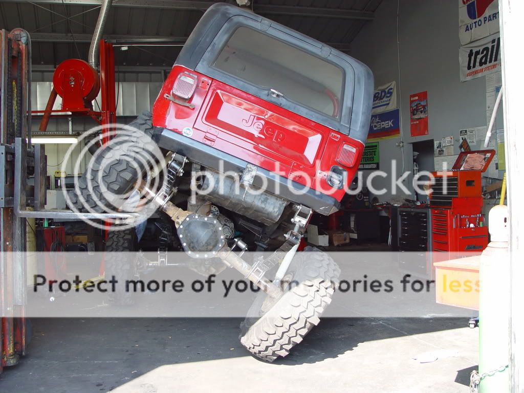 Who has the most Leaf spring flex?? | Pirate 4x4