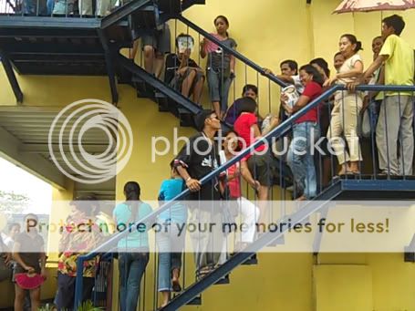 Mga Larawan: Eksena ng kalituhan sa botohan sa Quezon City – Pinoy Weekly