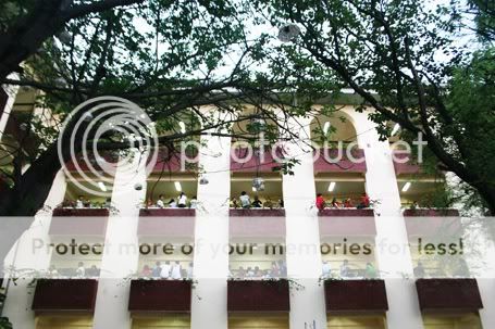 Larawan: Pasara na ang botohan sa Makati, pero mahaba pa rin ang pila ...