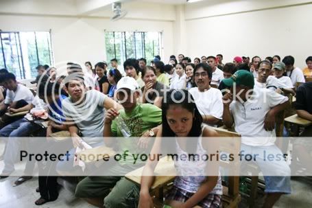 Larawan: Pasara na ang botohan sa Makati, pero mahaba pa rin ang pila ...